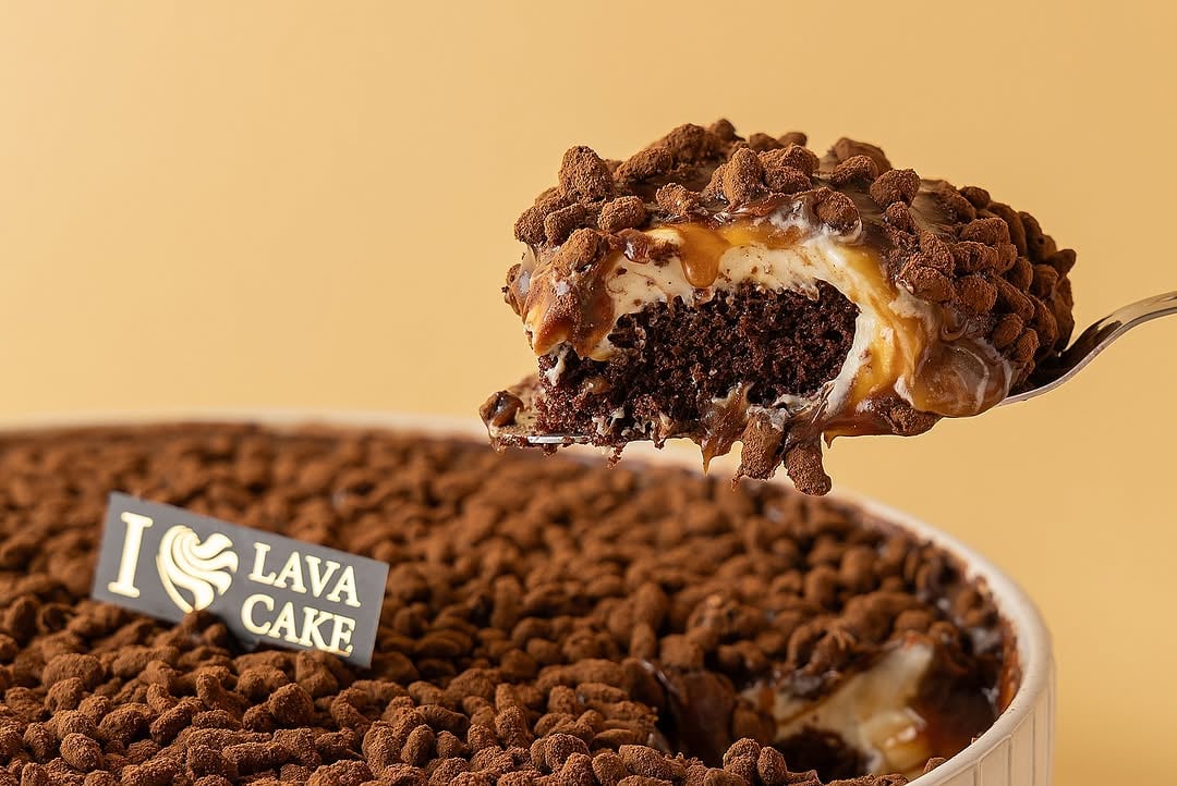 5 Spots To Get Your Hands On The Viral Crunchy Choco Cake in Riyadh ...